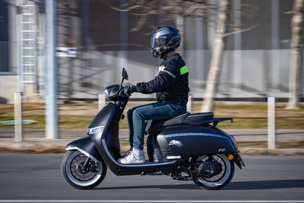 Electric, dar clasic - Tinbot F8 - MotorXpert